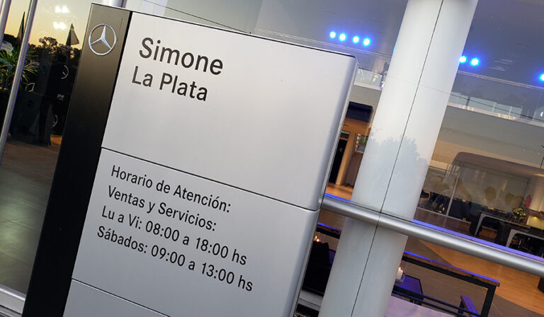 Simone celebró su inauguración con Mercedes-Benz
