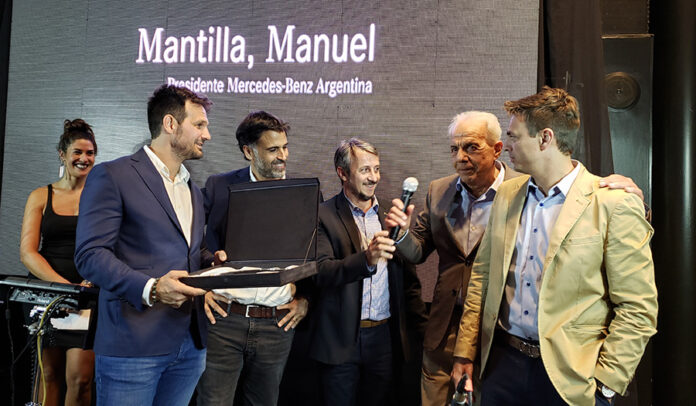 Simone celebró su inauguración con Mercedes-Benz