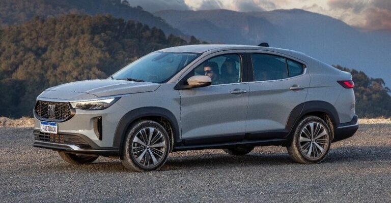 Fiat Fastback: versiones, equipamiento y motores del SUV