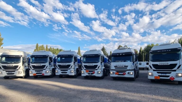 Iveco entregó 40 camiones para combustible en Neuquén
