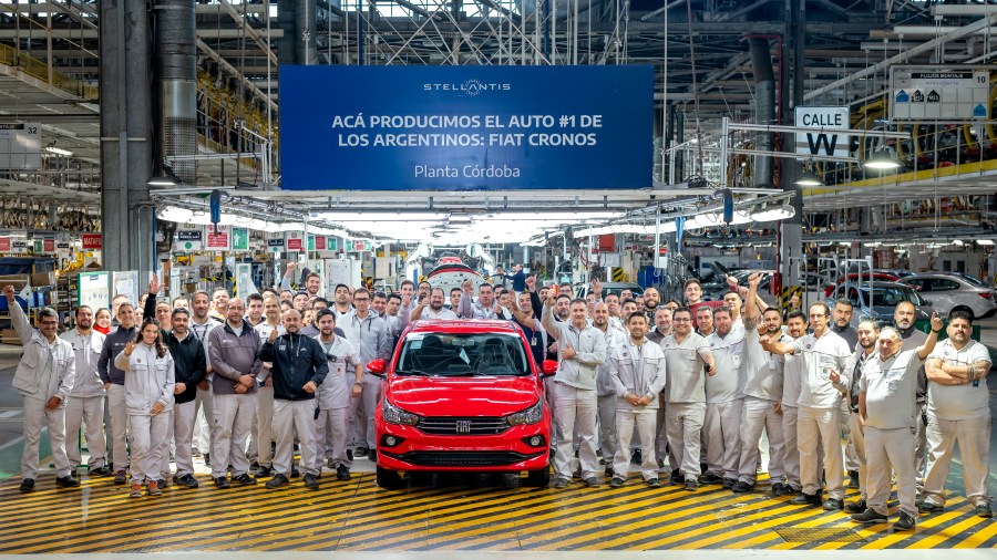 Stellantis fabricó el Fiat Cronos N° 300.000 en su planta de Córdoba