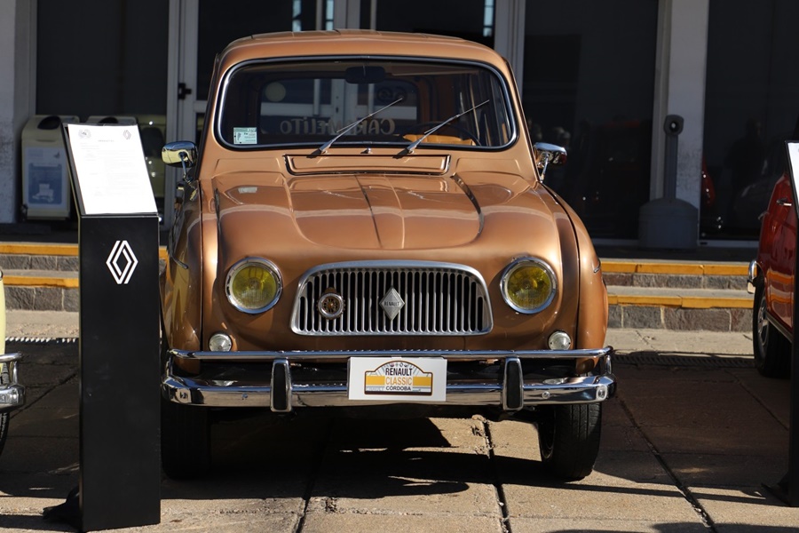Renault celebró el 60° aniversario de fabricación del R4 en Argentina