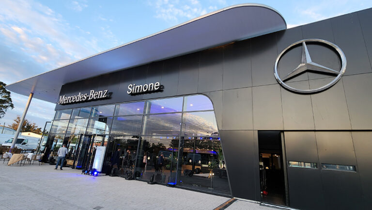 Simone estrenó la sucursal de Mercedes-Benz en Mar del Plata