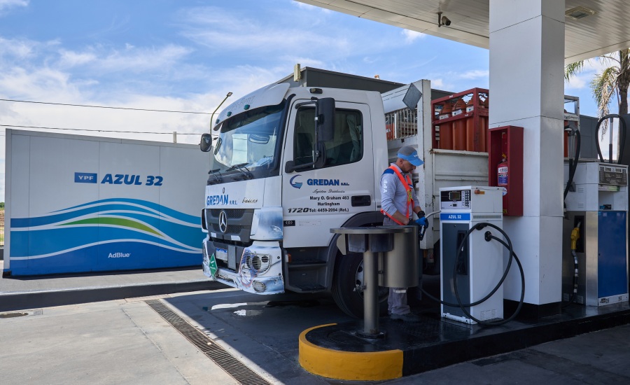 YPF ahora carga Azul 32 en surtidores